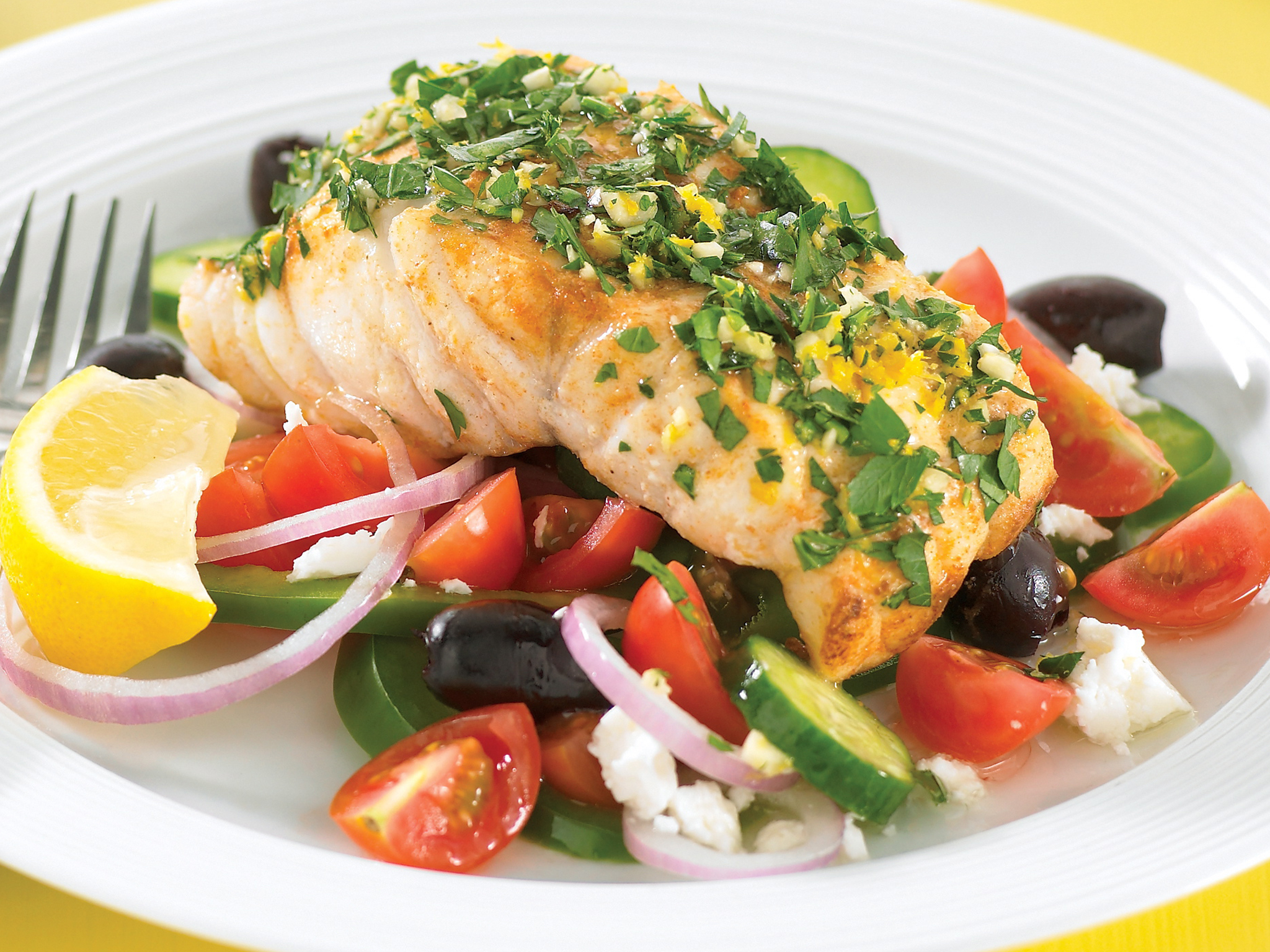 Lemon parsley fish with greek salad | Women's Weekly Food