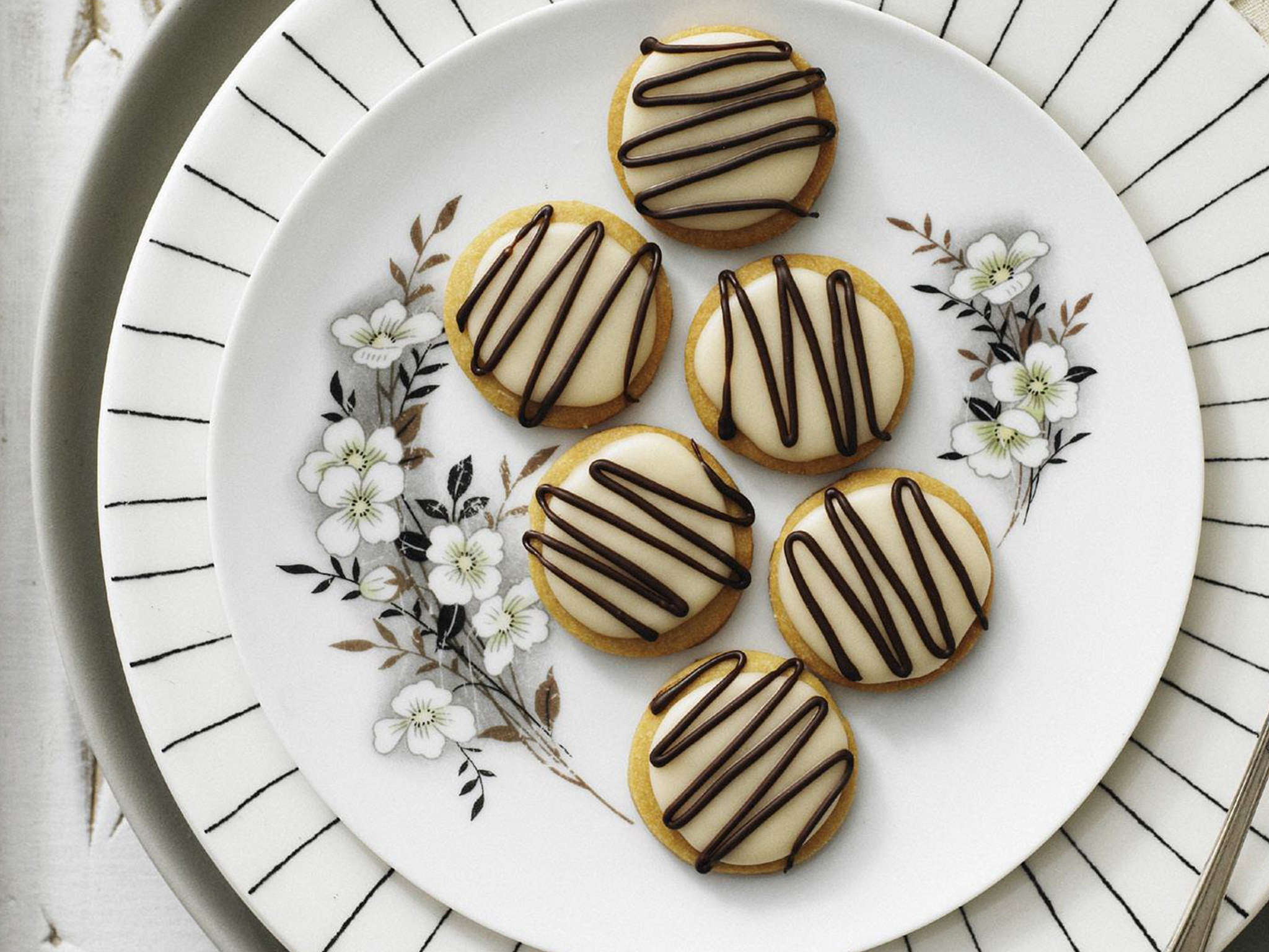 Chocolate coffee cream fancies | Women's Weekly Food