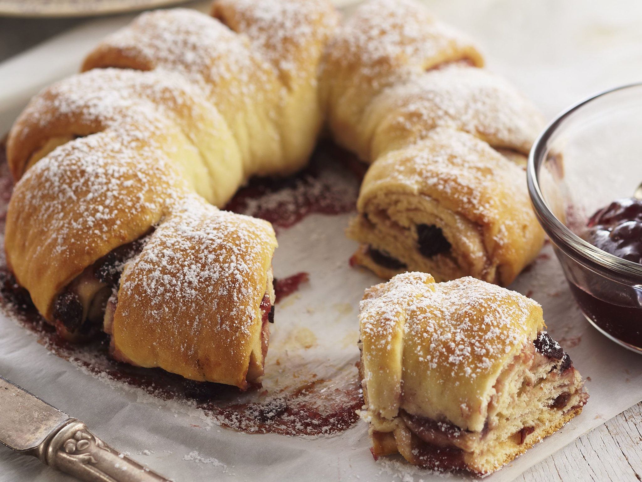 Plum jam scone ring | Women's Weekly Food