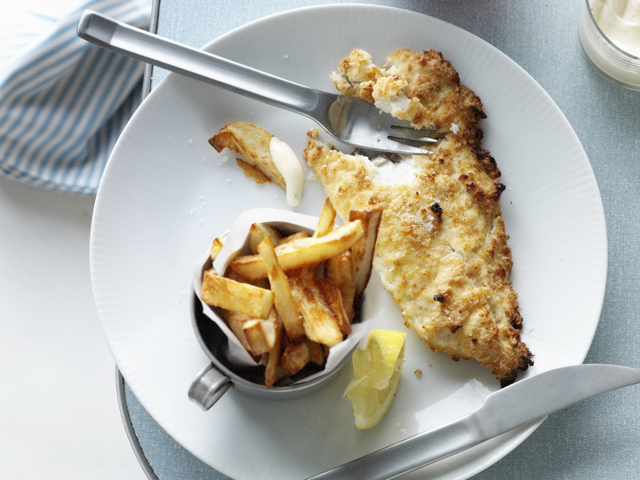 Almond-crumbed snapper and chips with lemony aïoli | Women's Weekly Food