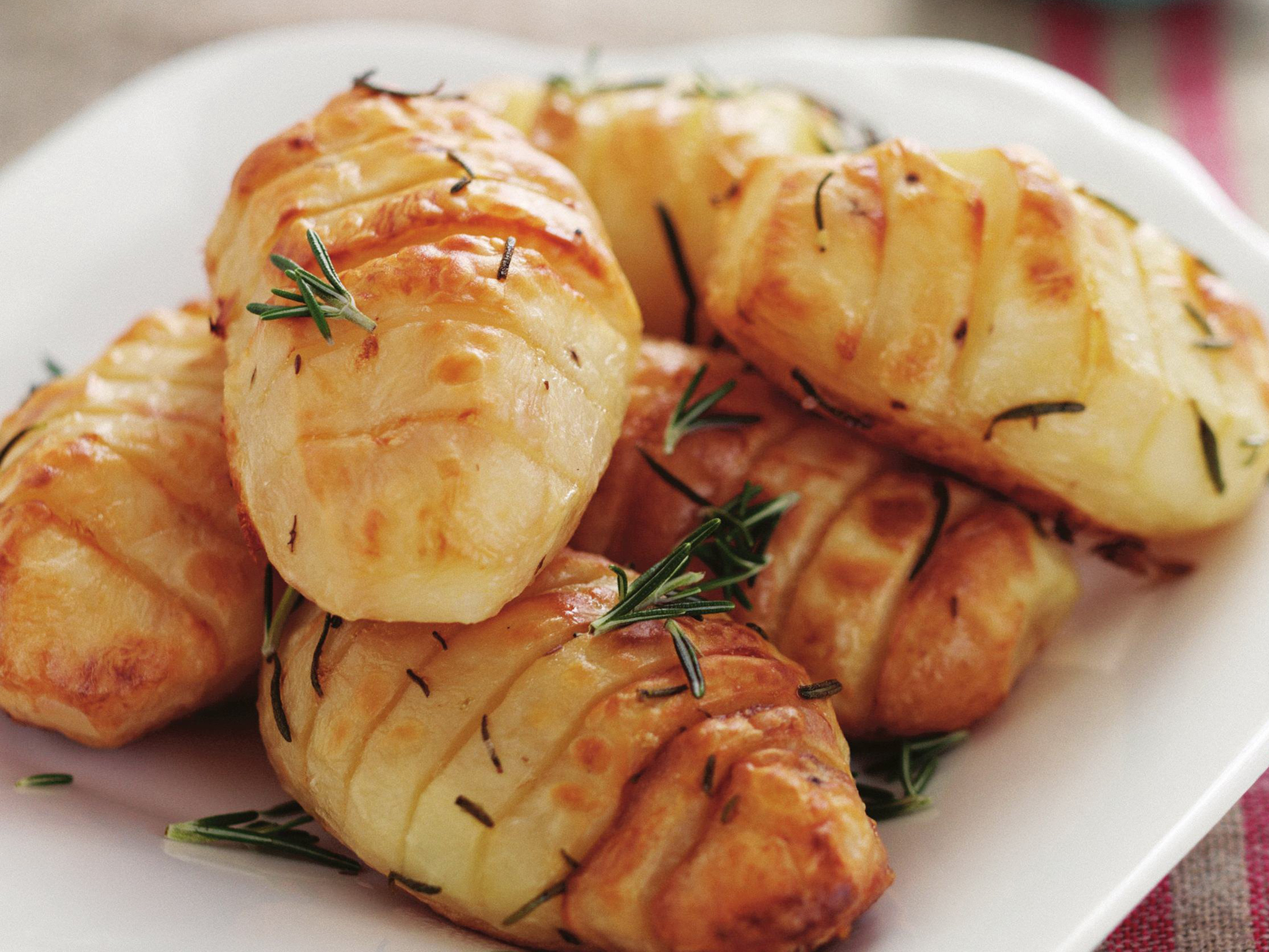 Rosemary roast potatoes | Women's Weekly Food