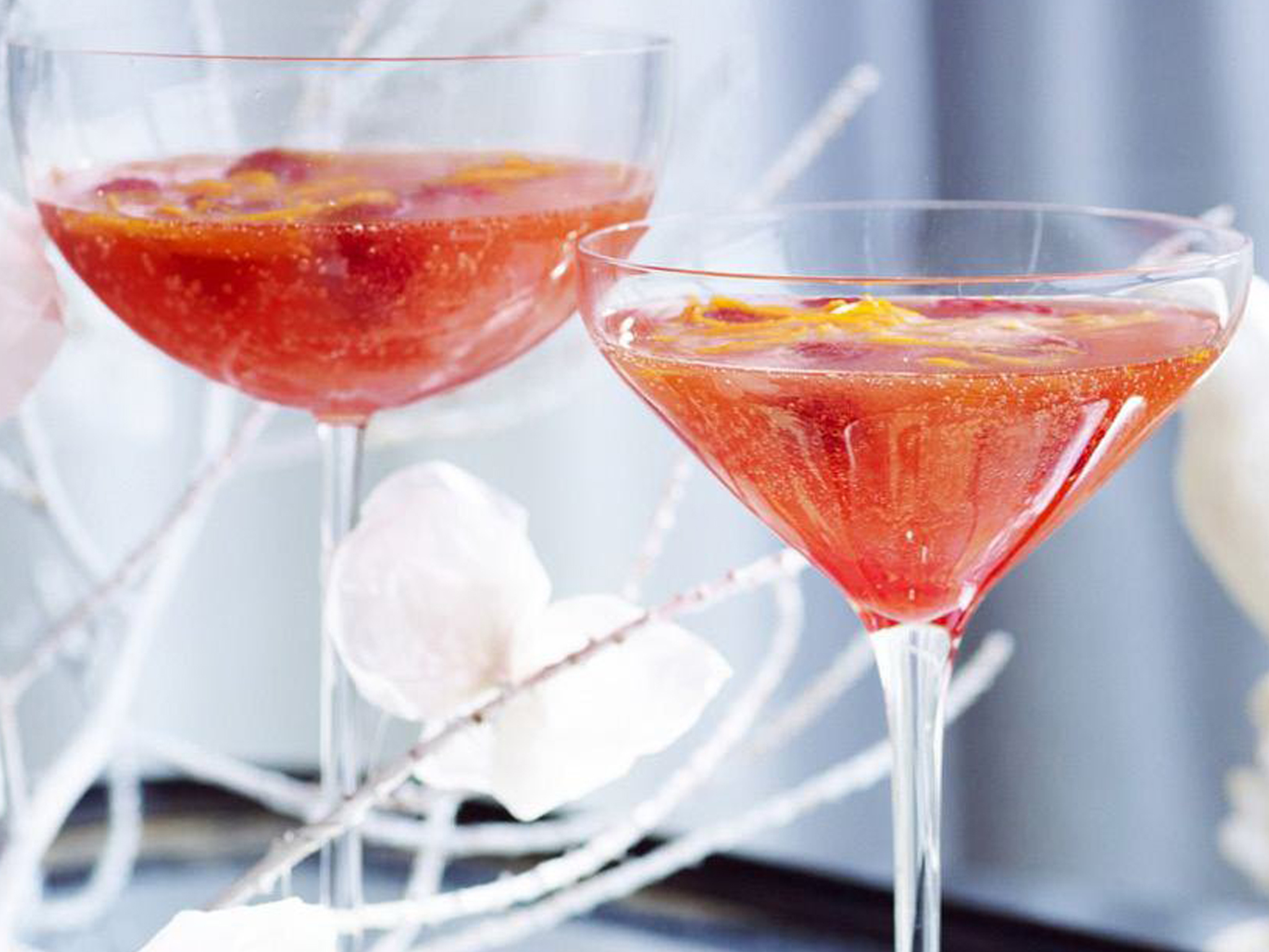 Sparkling wine with raspberry | Women's Weekly Food