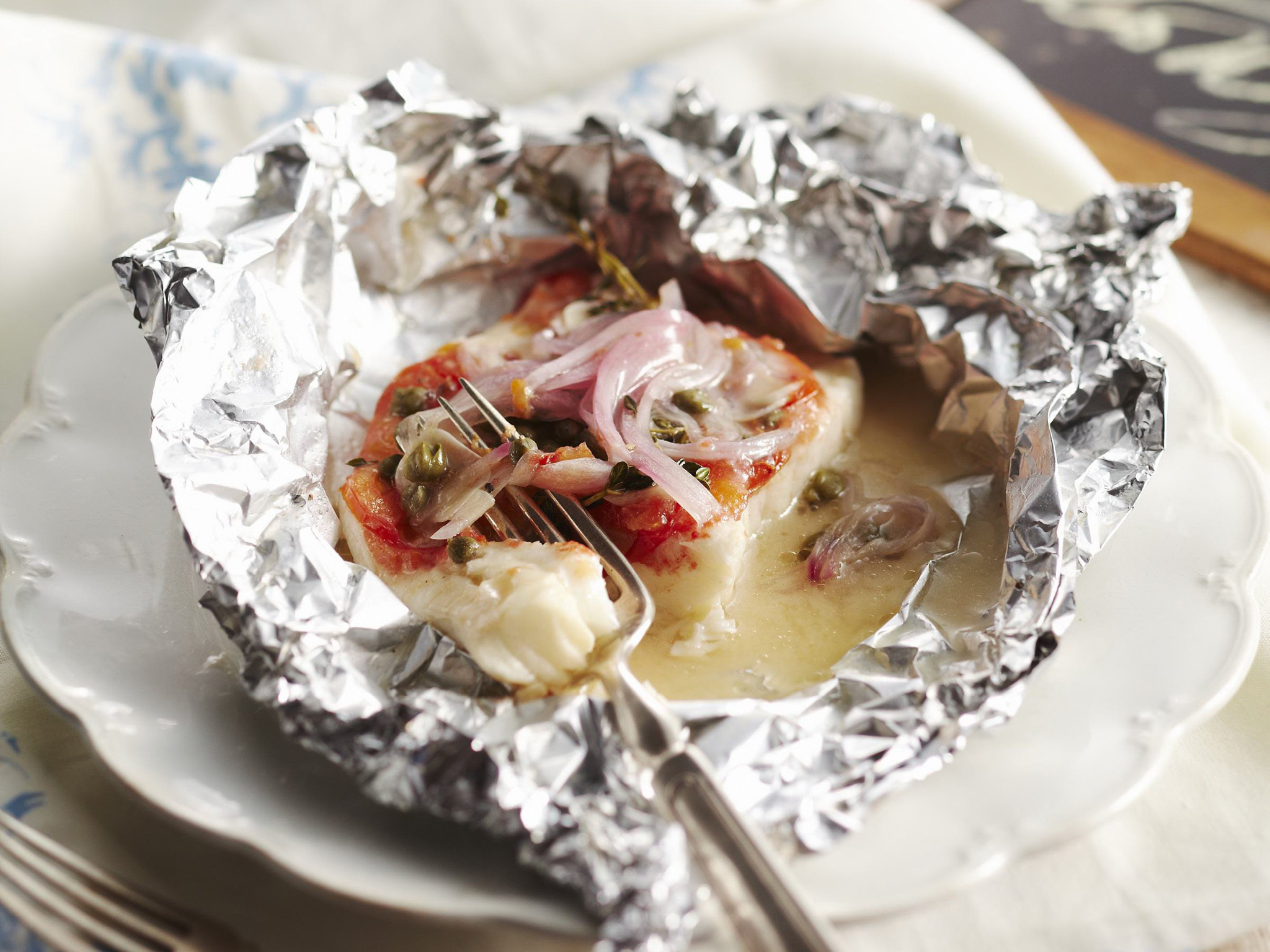 Foil-wrapped fish with tomato, onion and capers | Women's Weekly Food