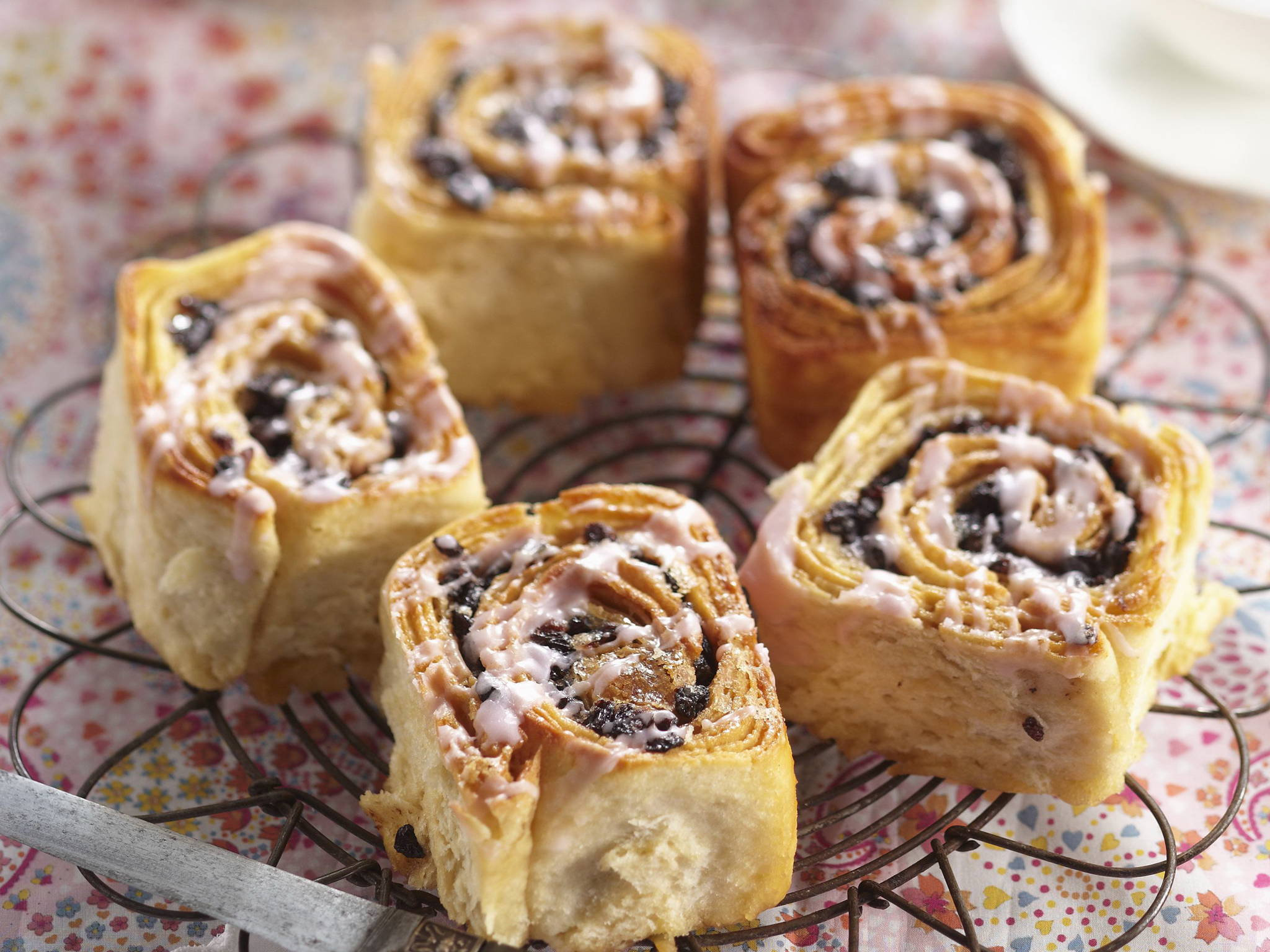 Sticky cinnamon buns | Women's Weekly Food
