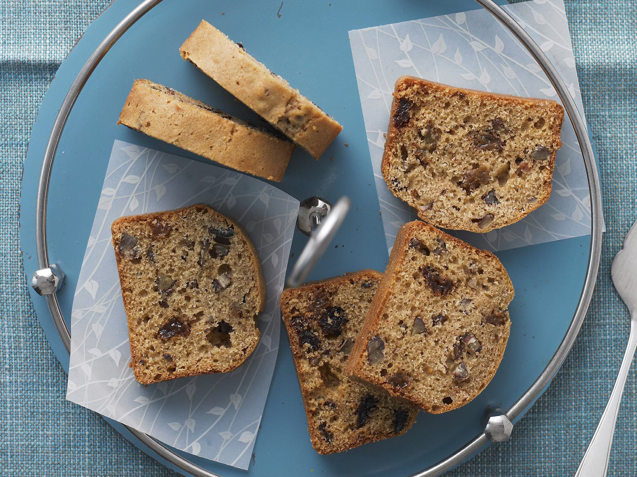 Pecan and raisin loaf | Women's Weekly Food