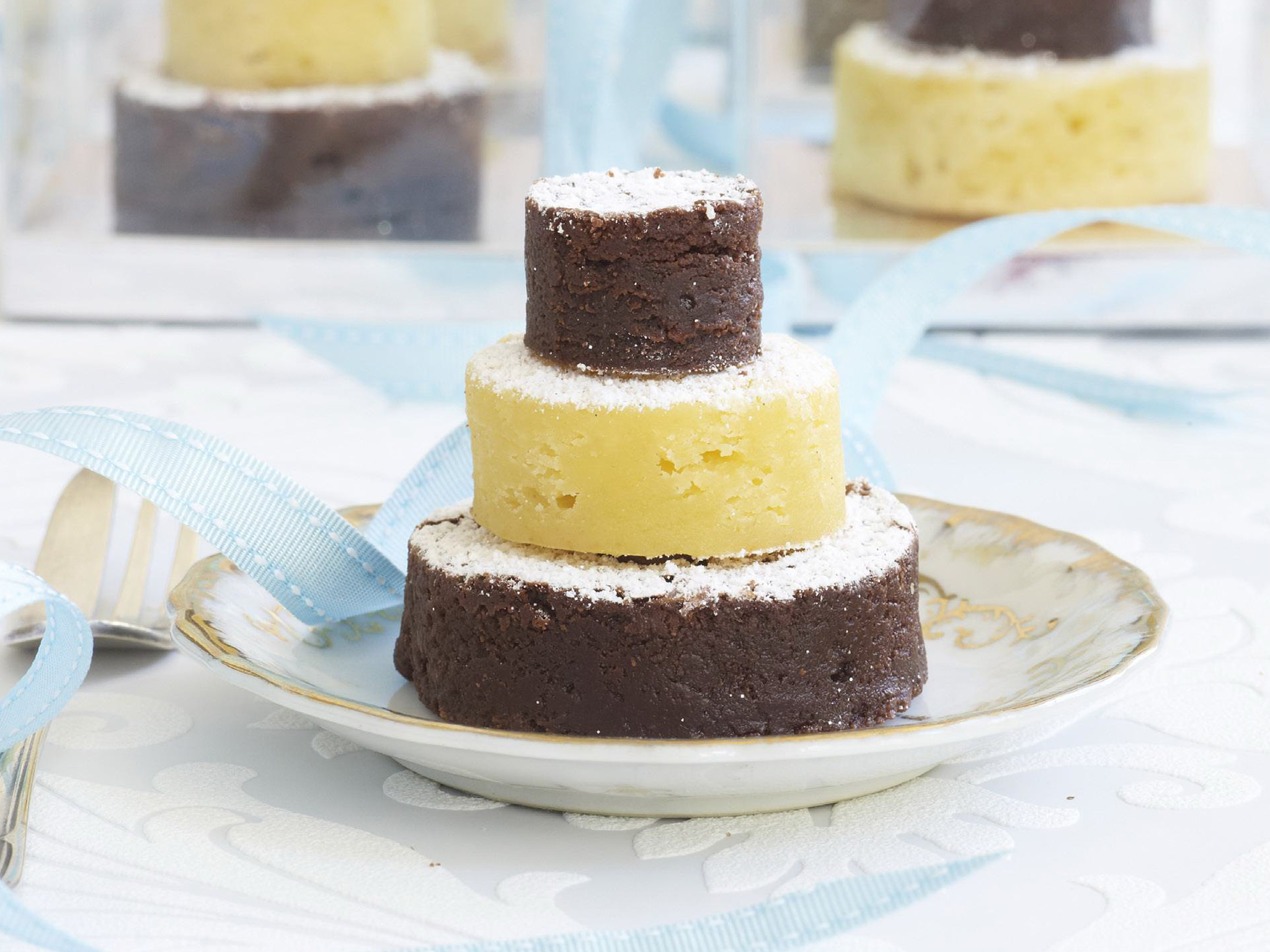 Brownie and blondie mini wedding cakes | Women's Weekly Food