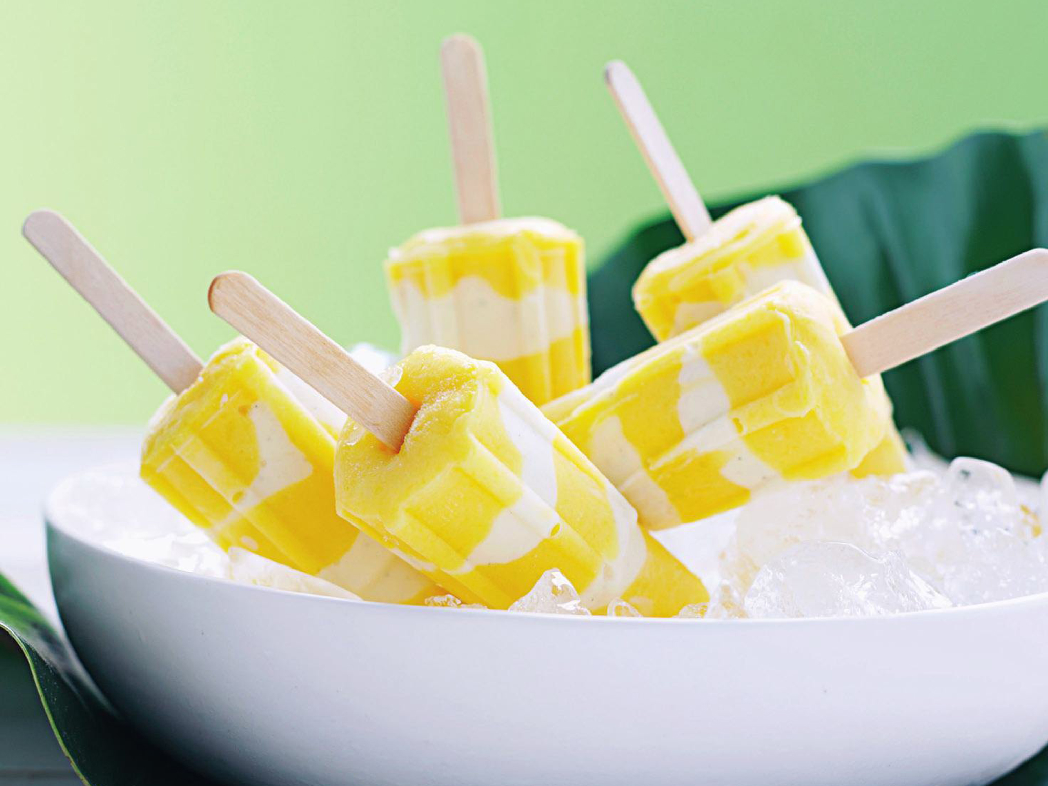 Mango vanilla frozen yogurt swirls | Women's Weekly Food