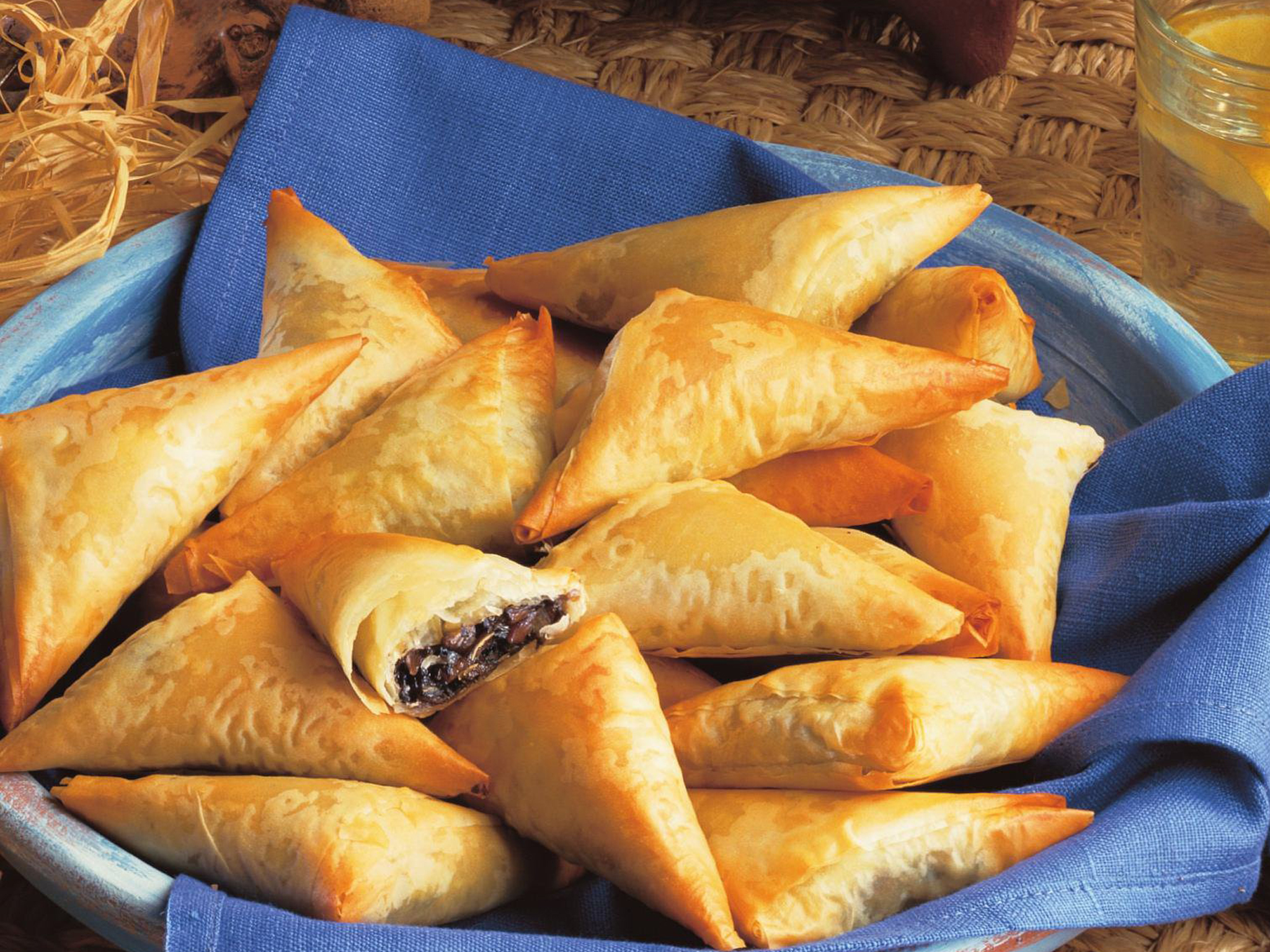 Mushroom fillo triangles | Women's Weekly Food