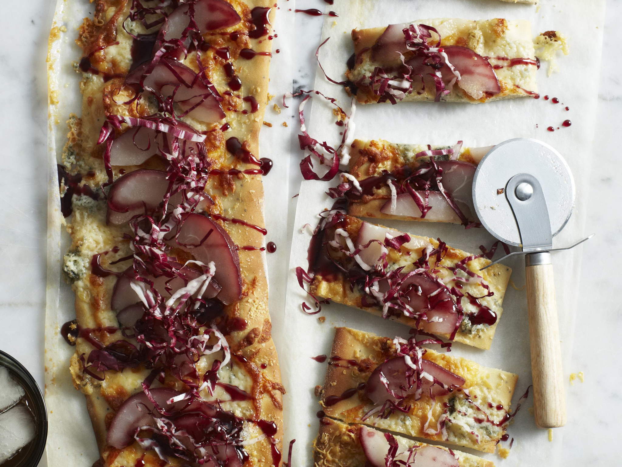 Red wine, pear and gorgonzola party pizzas | Women's Weekly Food