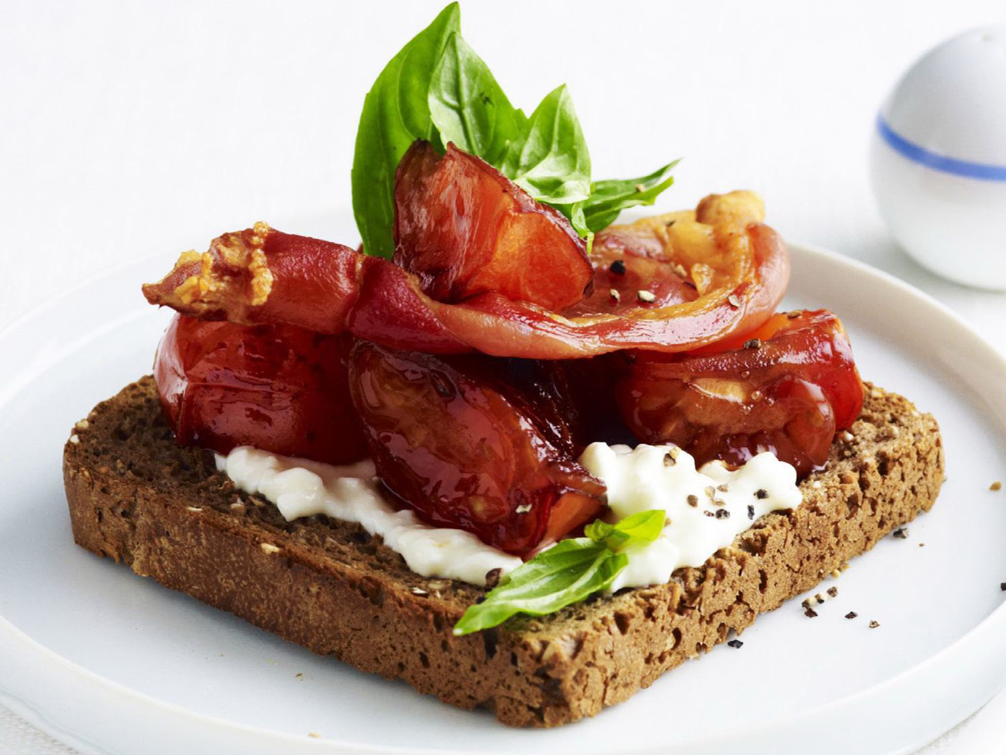 Rye toast with roasted tomato and basil | Women's Weekly Food