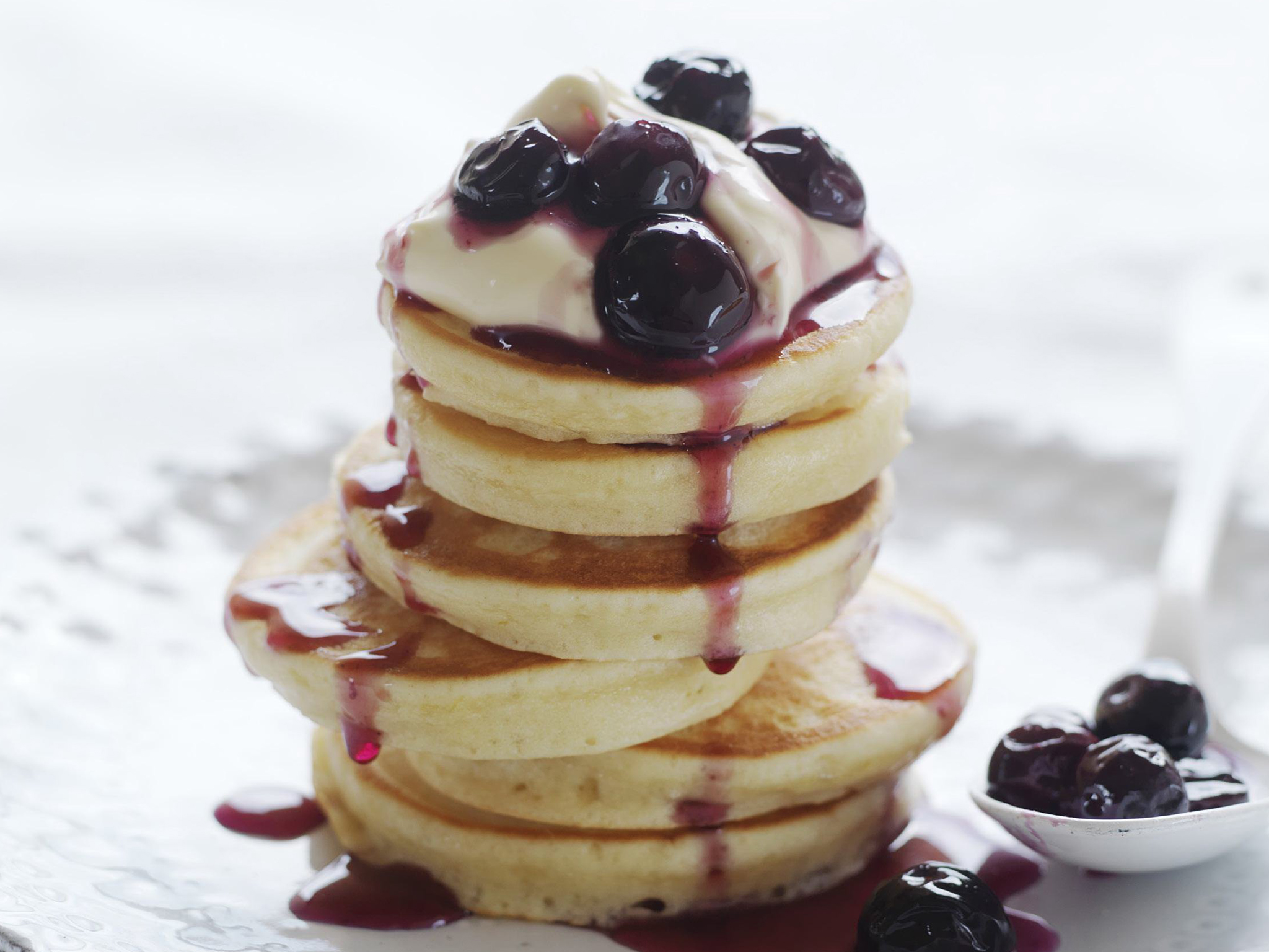 Pikelets with vanila and blueberries cream | Women's Weekly Food