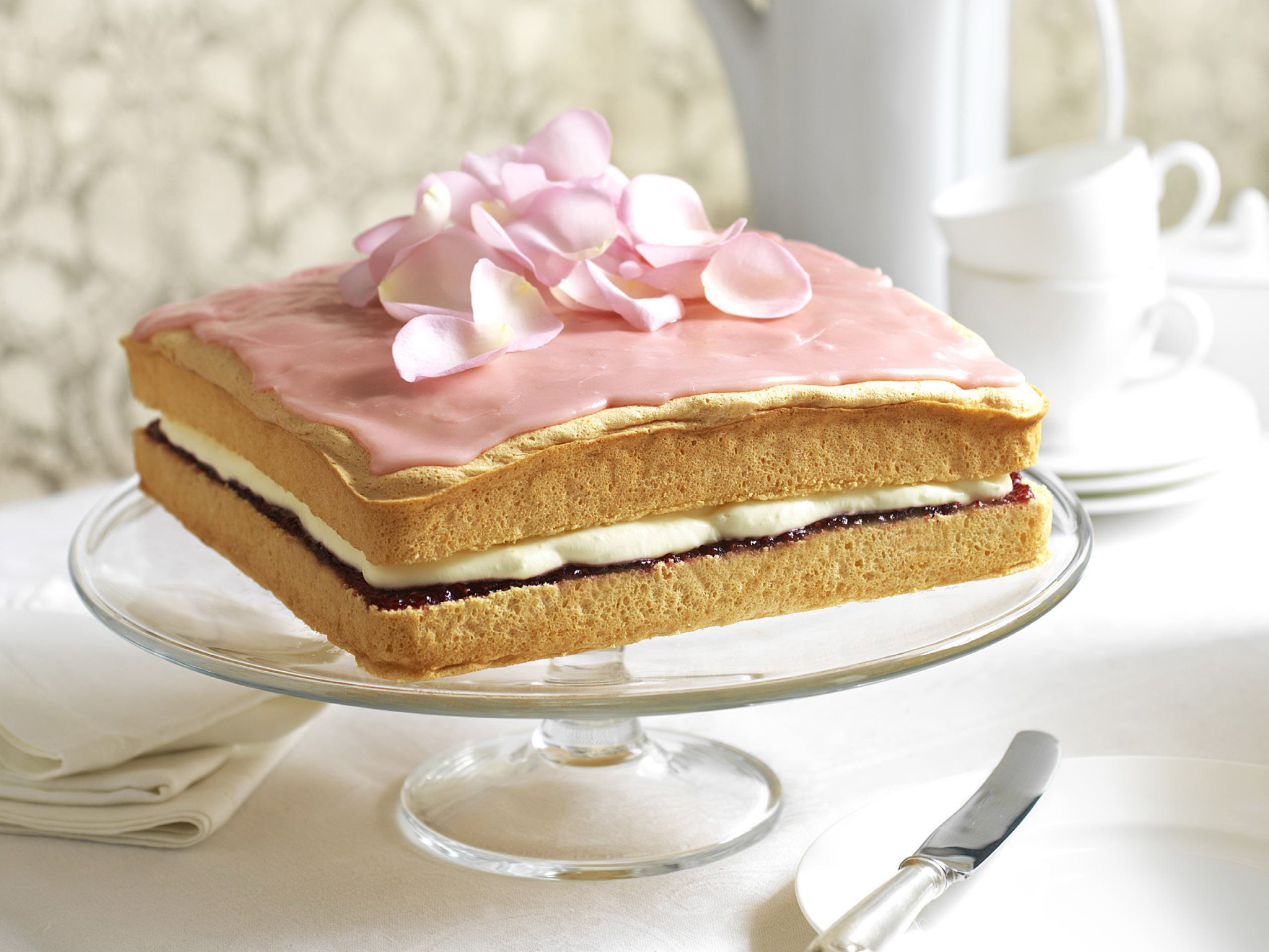 Raspberry cream sponge | Women's Weekly Food