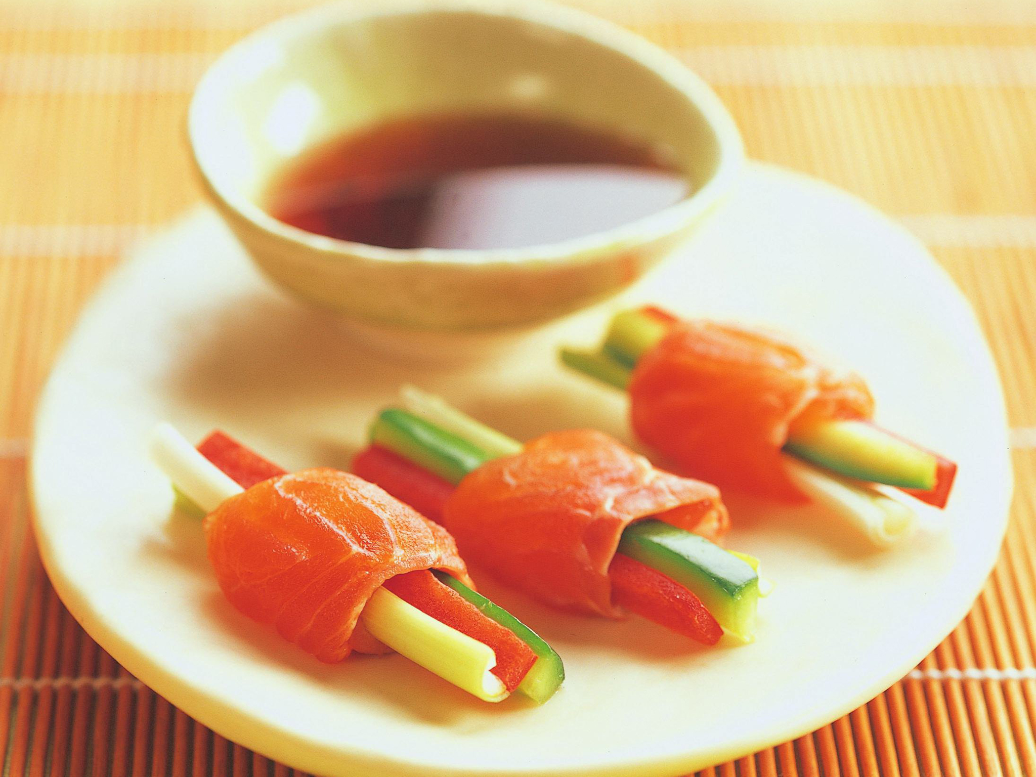 Sashimi rolls with lemon dipping sauce | Women's Weekly Food
