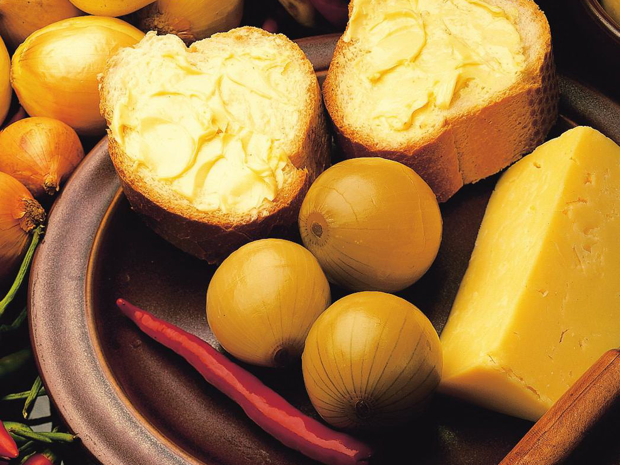 Pickled onions for a ploughman's lunch | Women's Weekly Food