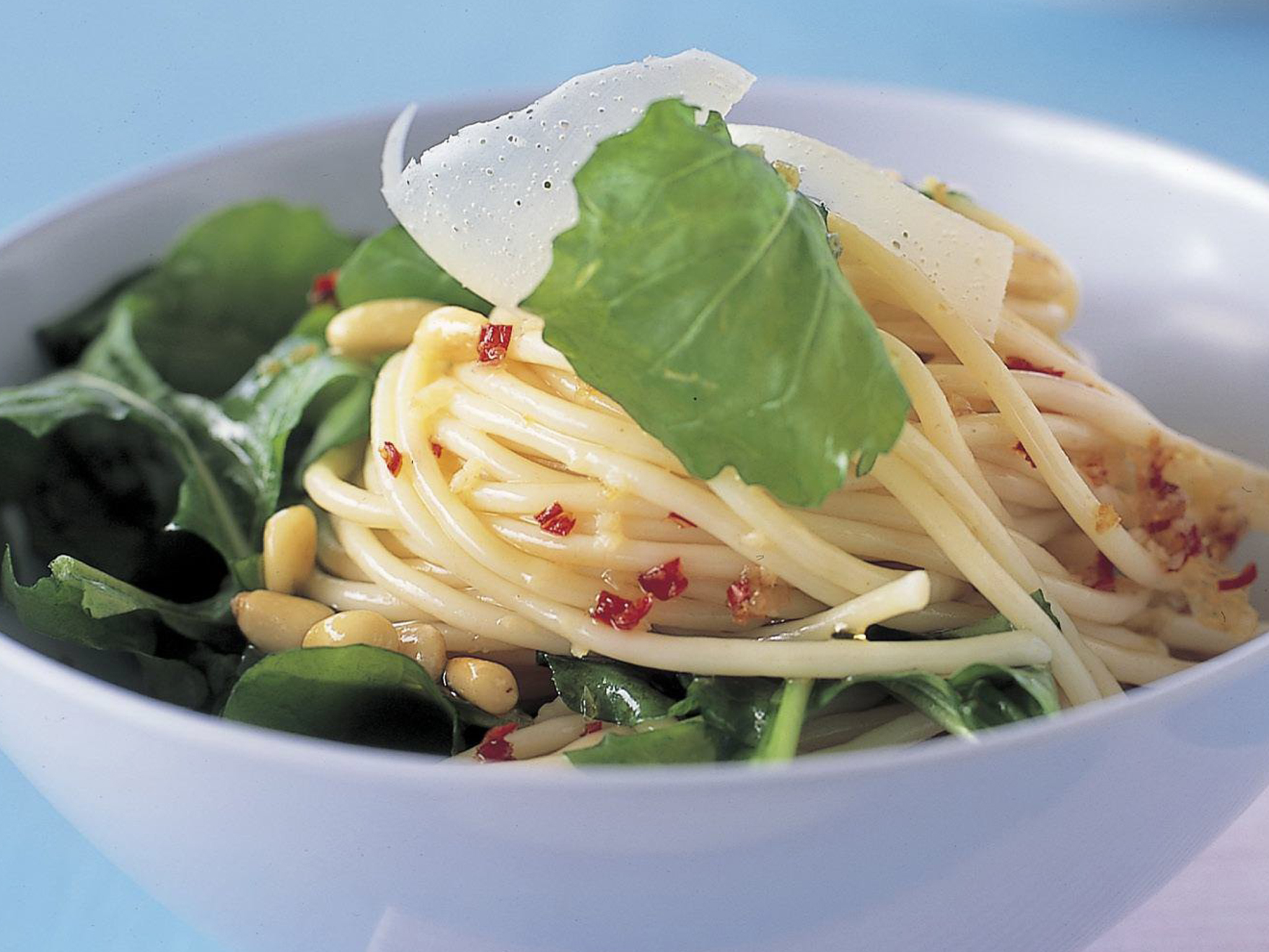 Spaghetti with rocket, parmesan and pine nuts | Women's Weekly Food
