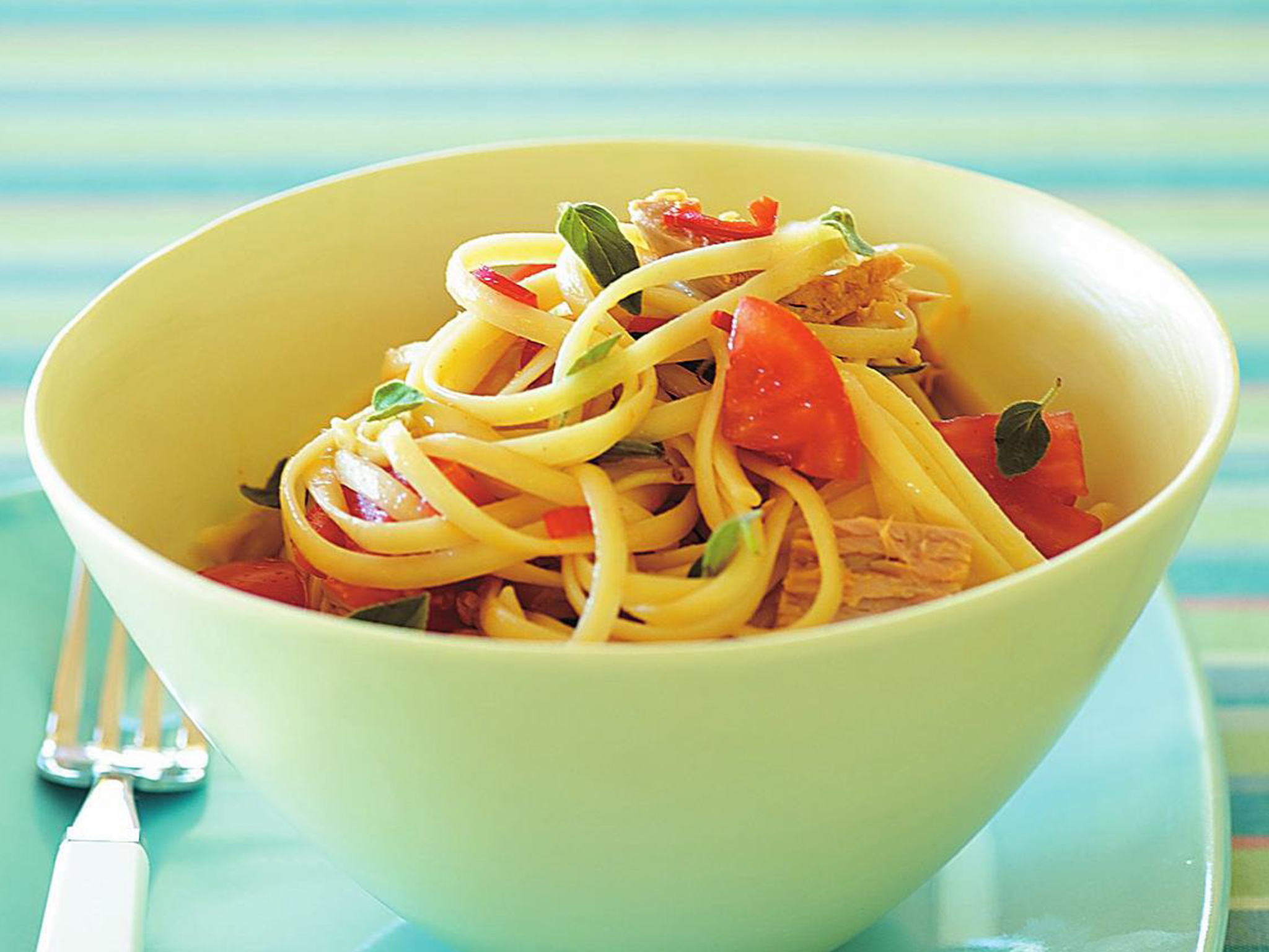 Spaghetti with tuna, chilli and fresh tomato | Women's Weekly Food