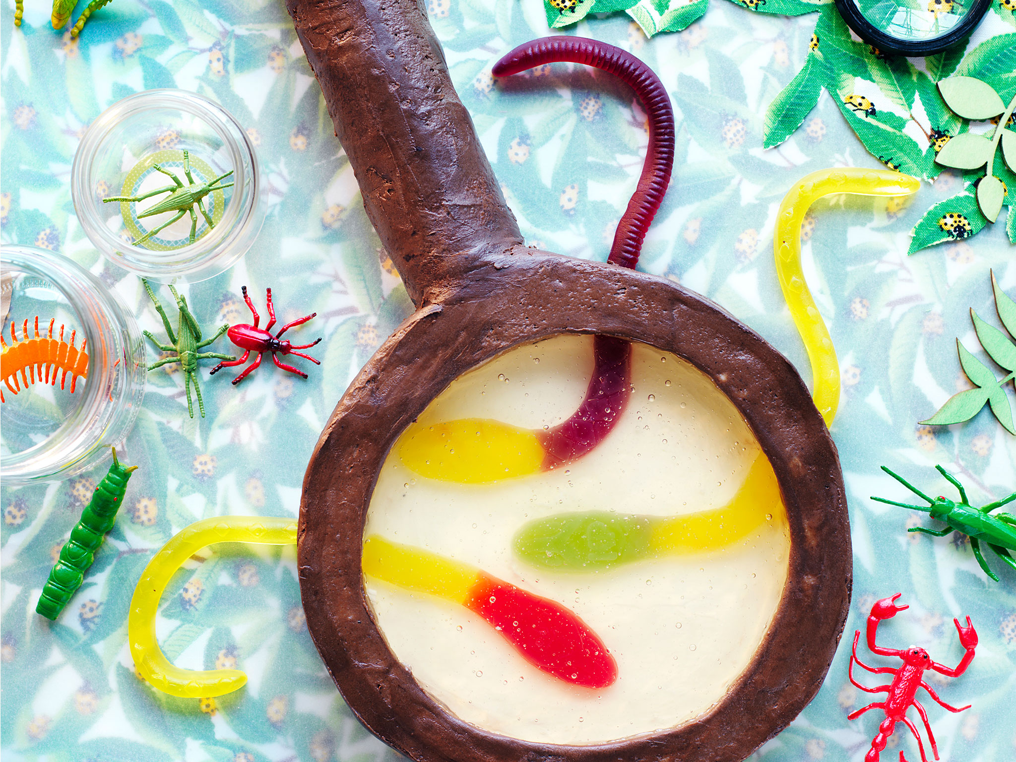 Magnifying worm cake | Women's Weekly Food