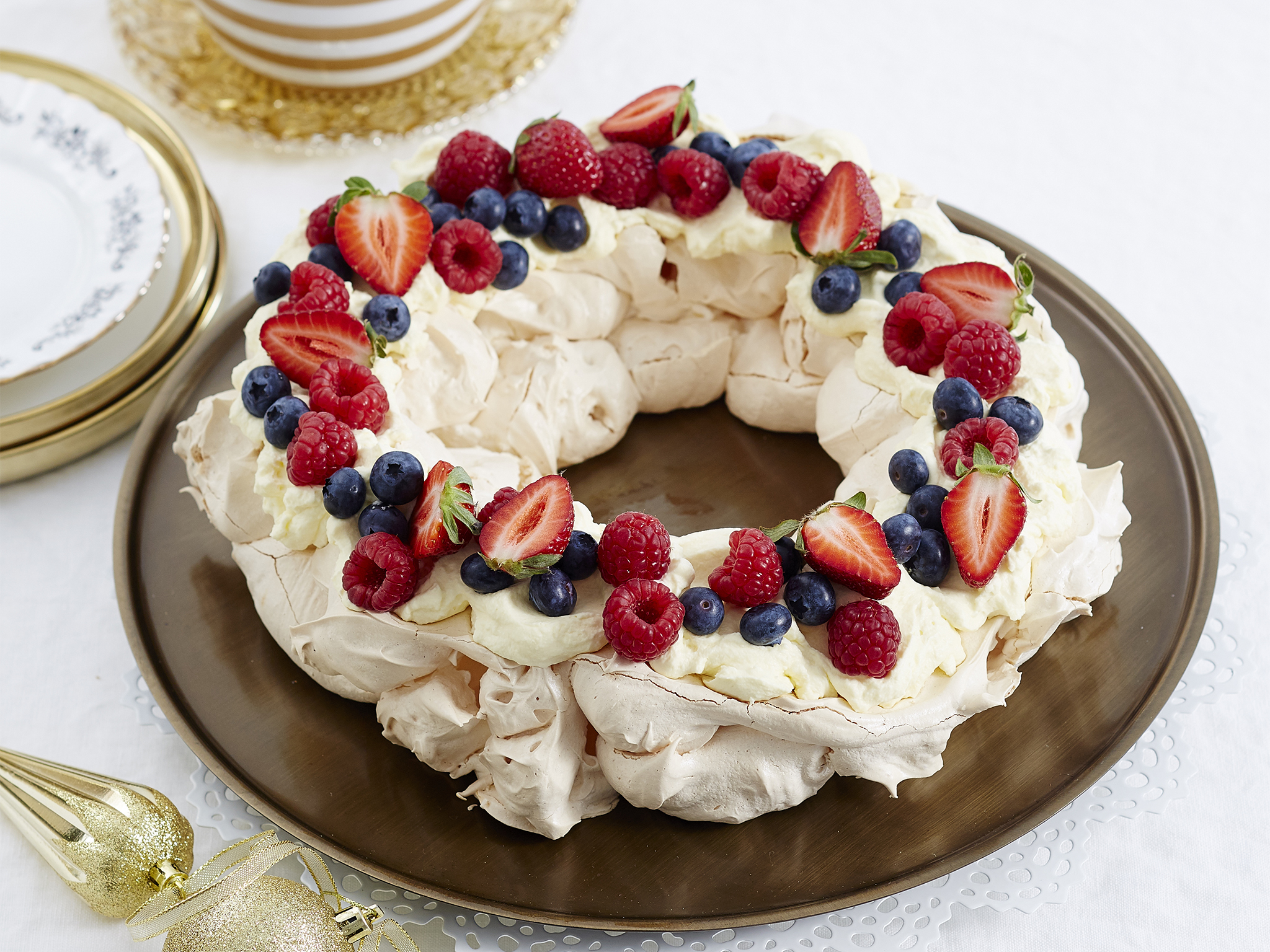 Christmas Pavlova Wreath | Women's Weekly Food Christmas Pavlova Wreath | Women's Weekly Food
