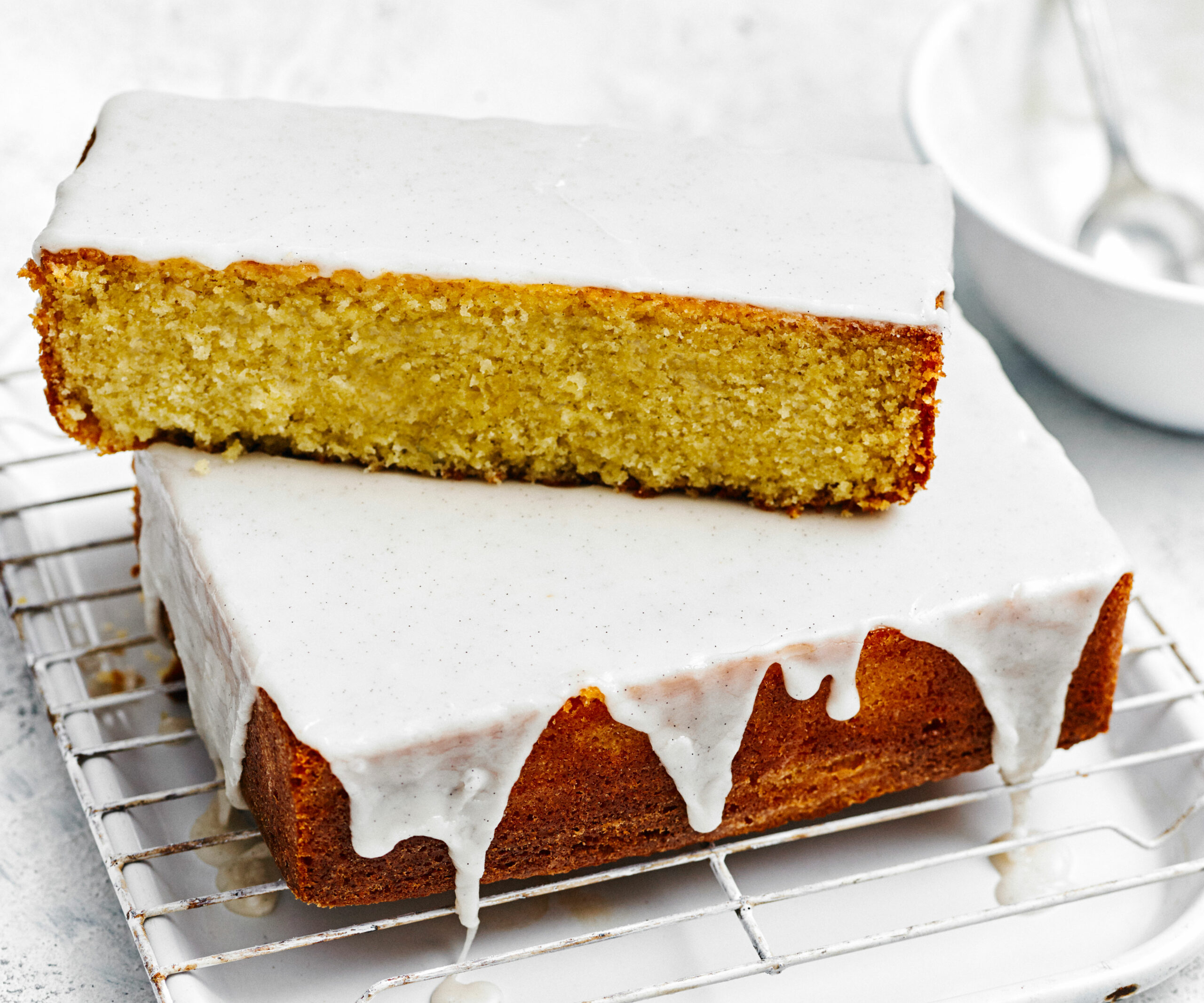 Vanilla cake with vanilla bean icing | Women's Weekly Food