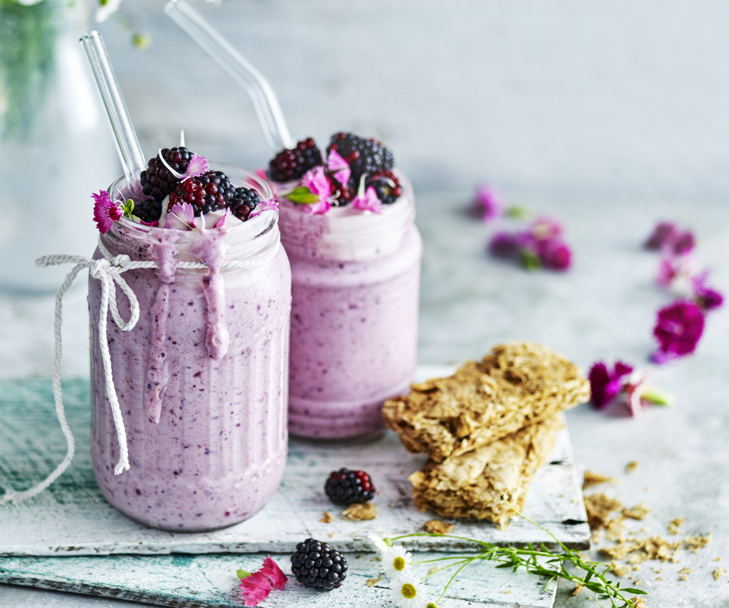 High-fibre mixed berry yoghurt smoothie | Women's Weekly Food