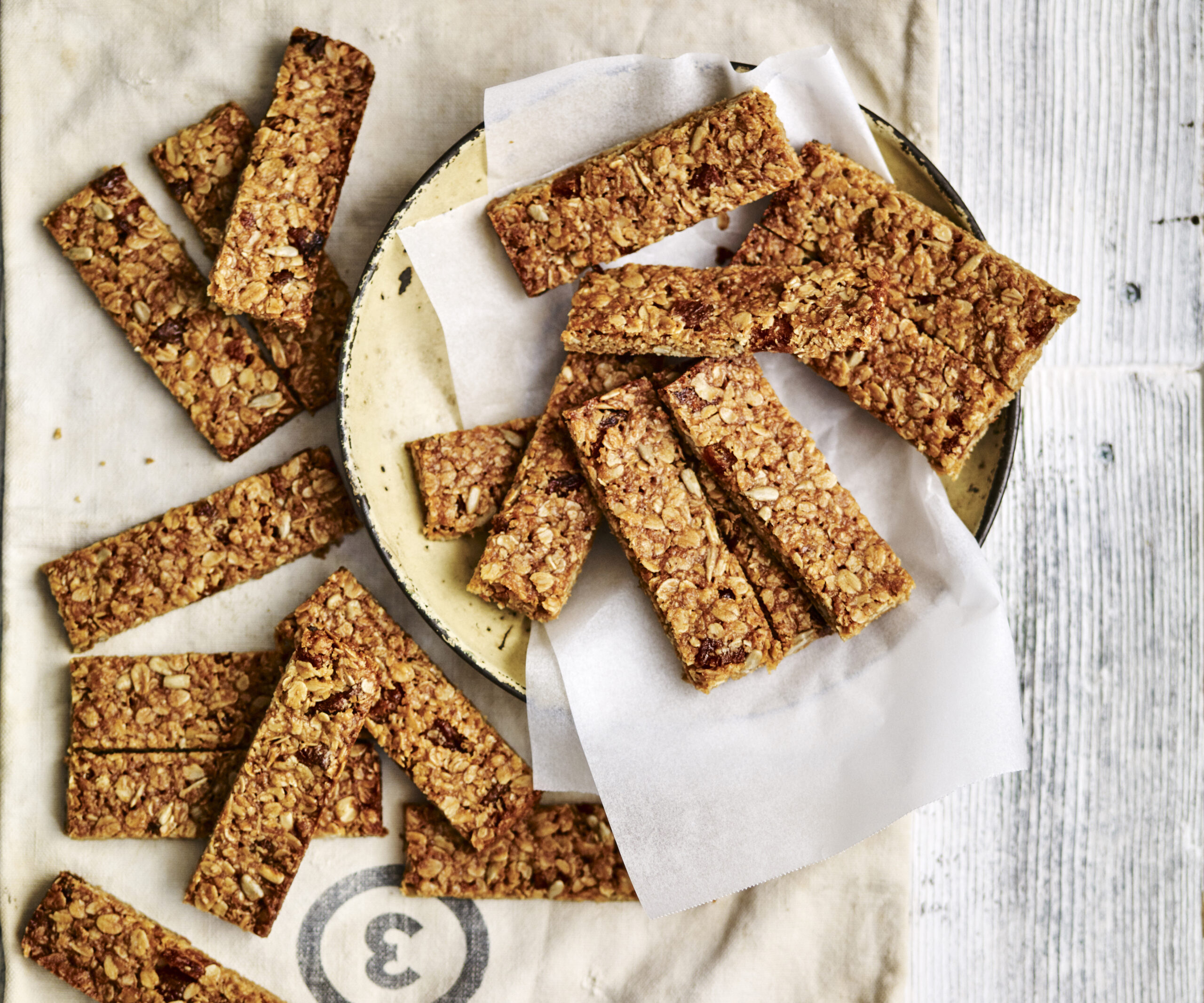 Apricot muesli bars | Women's Weekly Food
