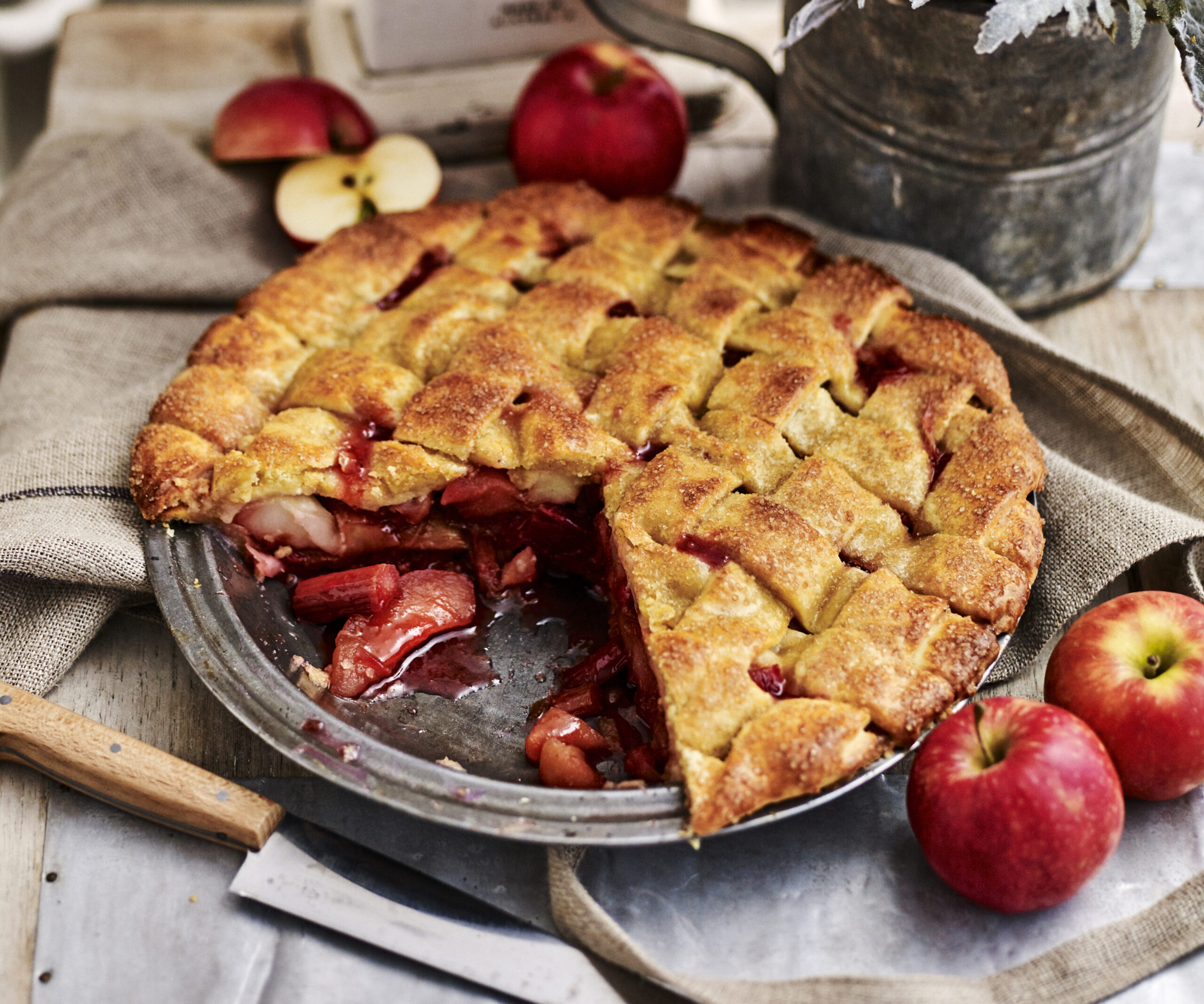 Deep dish apple and rhubarb pie | Women's Weekly Food