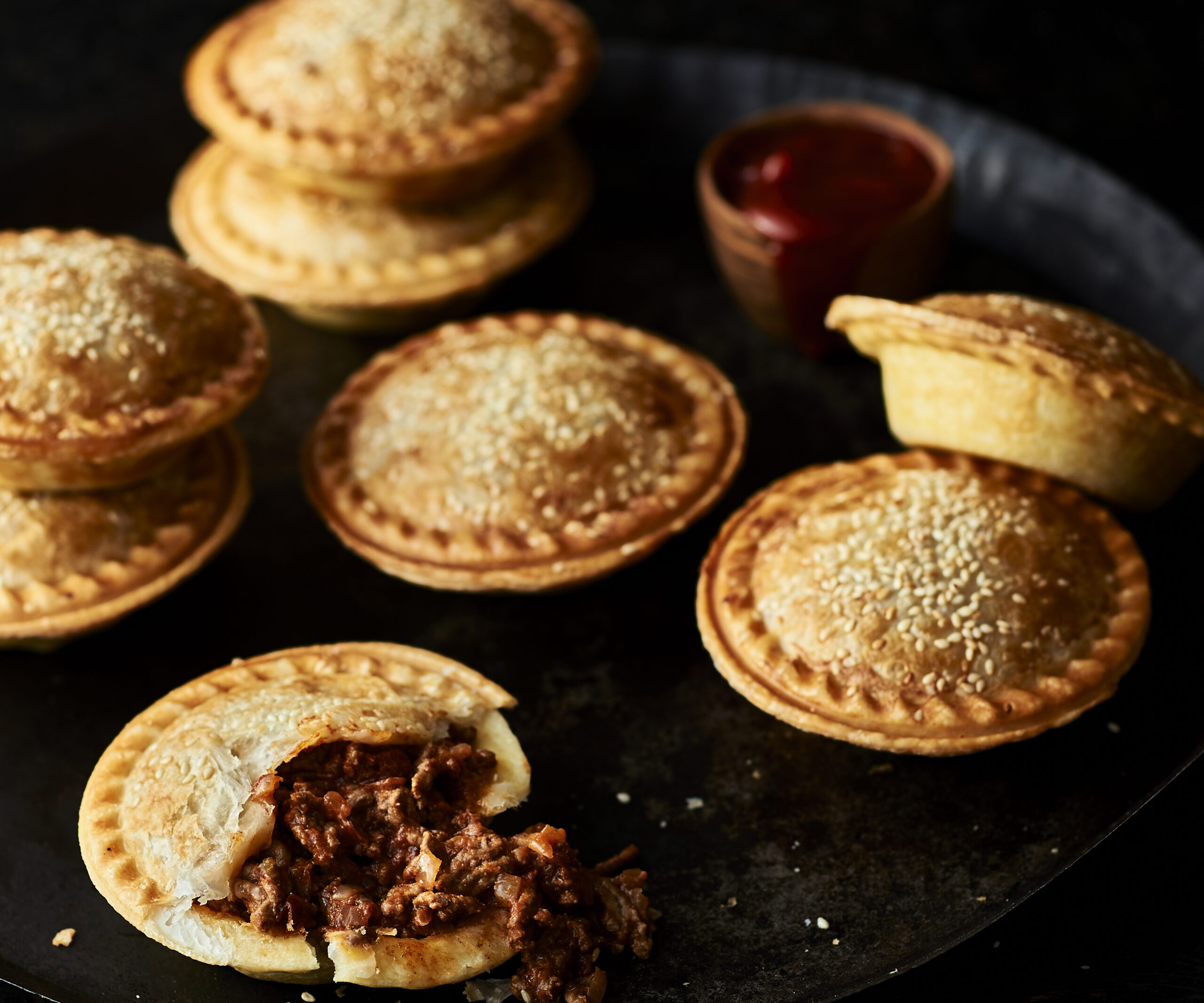 How to make Aussie meat pies in the pie maker | Women's Weekly Food