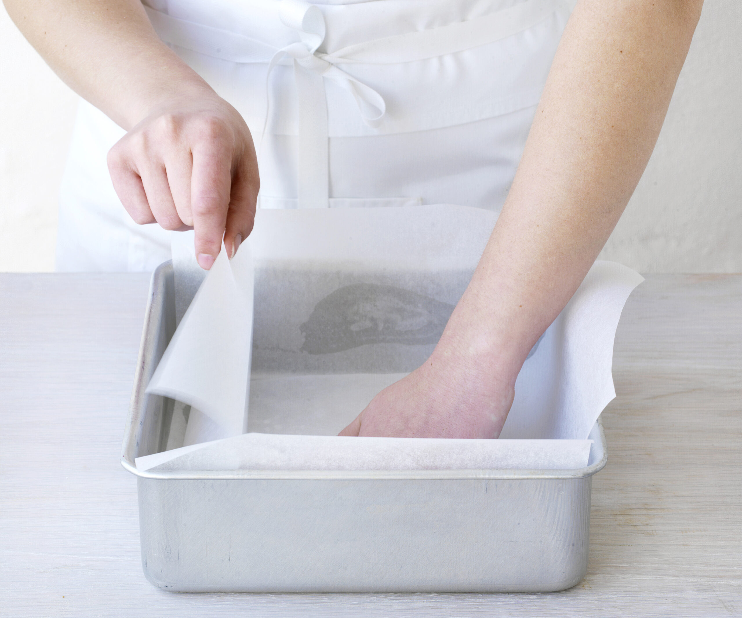 The easy way to line a baking tin | Women's Weekly Food